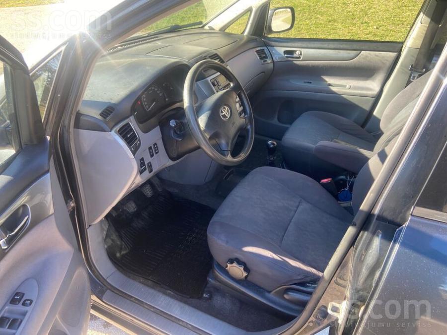 Grey Toyota avensis-verso 2002 in Riga, with an engine capacity of 2.00 L and mileage of 349 thousand km for 1190 €, photo 7 on AUTOMOTO.COM.LV