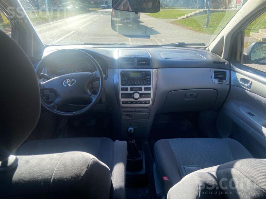 Grey Toyota avensis-verso 2002 in Riga, with an engine capacity of 2.00 L and mileage of 349 thousand km for 1190 €, photo 8 on AUTOMOTO.COM.LV