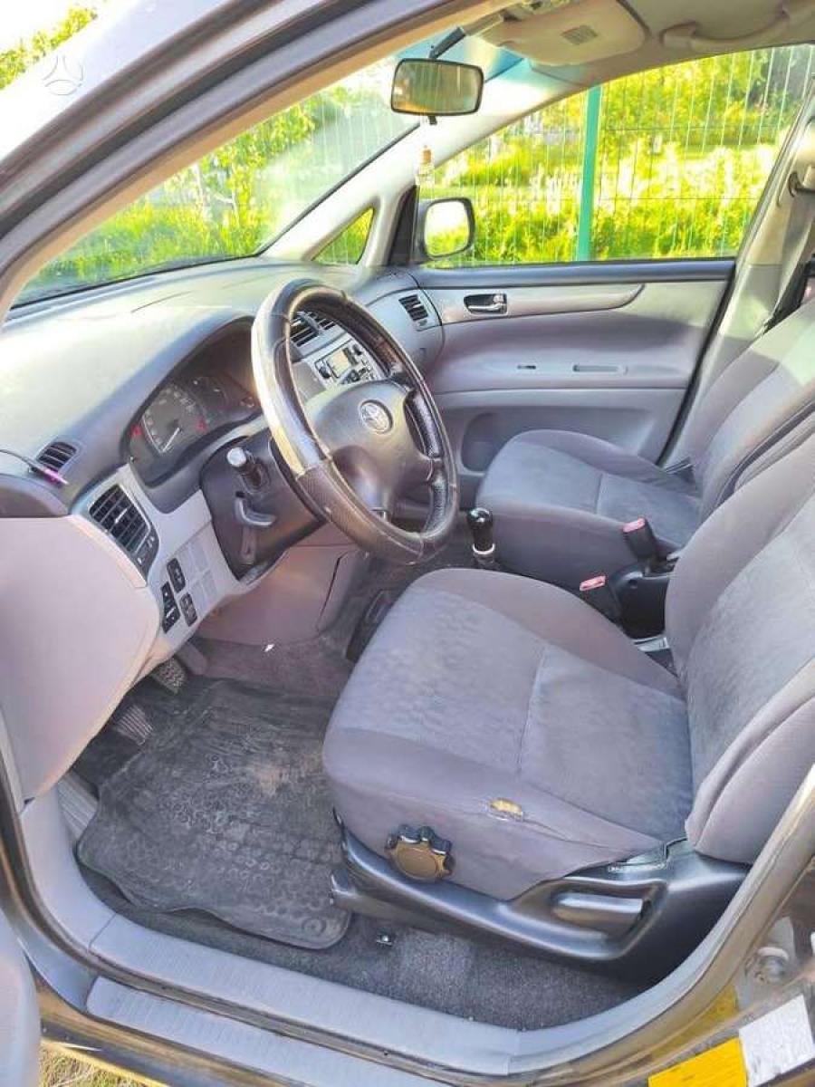 Grey Toyota avensis-verso 2002 in Joniskis, with an engine capacity of 2.00 L and mileage of 380 thousand km for 800 €, photo 6 on AUTOMOTO.COM.LV