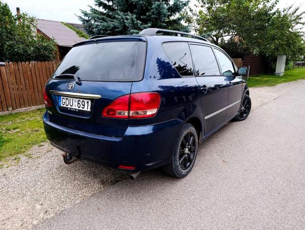 Grey Toyota avensis-verso 2002 in Pakruojis, with an engine capacity of 2.00 L and mileage of 345 thousand km for 1750 €, photo 3 on AUTOMOTO.COM.LV