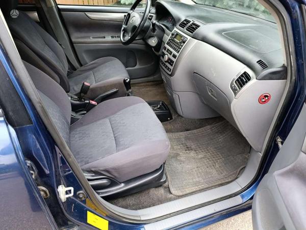 Grey Toyota avensis-verso 2002 in Pakruojis, with an engine capacity of 2.00 L and mileage of 345 thousand km for 1750 €, photo 8 on AUTOMOTO.COM.LV