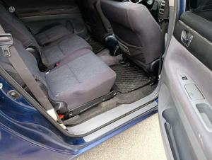 Grey Toyota avensis-verso 2002 in Pakruojis, with an engine capacity of 2.00 L and mileage of 345 thousand km for 1750 €, photo 10 on AUTOMOTO.COM.LV