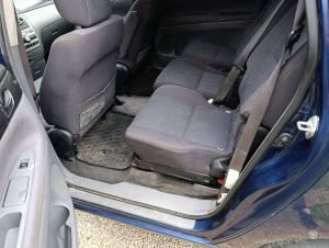 Grey Toyota avensis-verso 2002 in Pakruojis, with an engine capacity of 2.00 L and mileage of 345 thousand km for 1750 €, photo 12 on AUTOMOTO.COM.LV