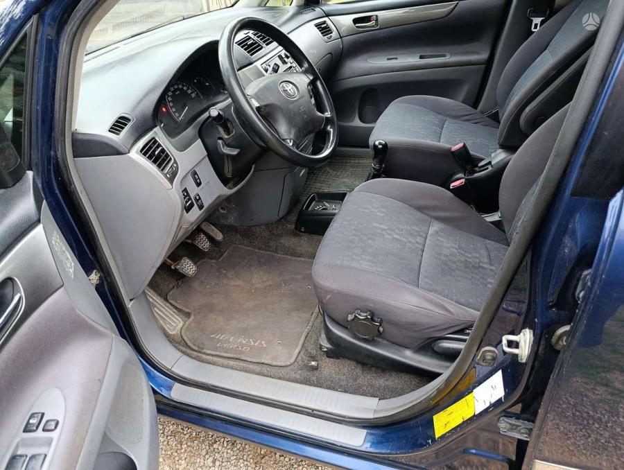 Grey Toyota avensis-verso 2002 in Pakruojis, with an engine capacity of 2.00 L and mileage of 345 thousand km for 1750 €, photo 13 on AUTOMOTO.COM.LV