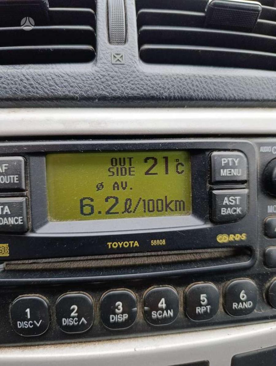 Grey Toyota avensis-verso 2002 in Pakruojis, with an engine capacity of 2.00 L and mileage of 345 thousand km for 1750 €, photo 14 on AUTOMOTO.COM.LV