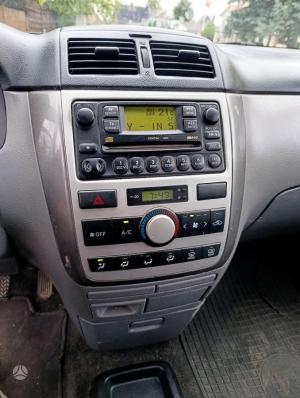 Grey Toyota avensis-verso 2002 in Pakruojis, with an engine capacity of 2.00 L and mileage of 345 thousand km for 1750 €, photo 15 on AUTOMOTO.COM.LV