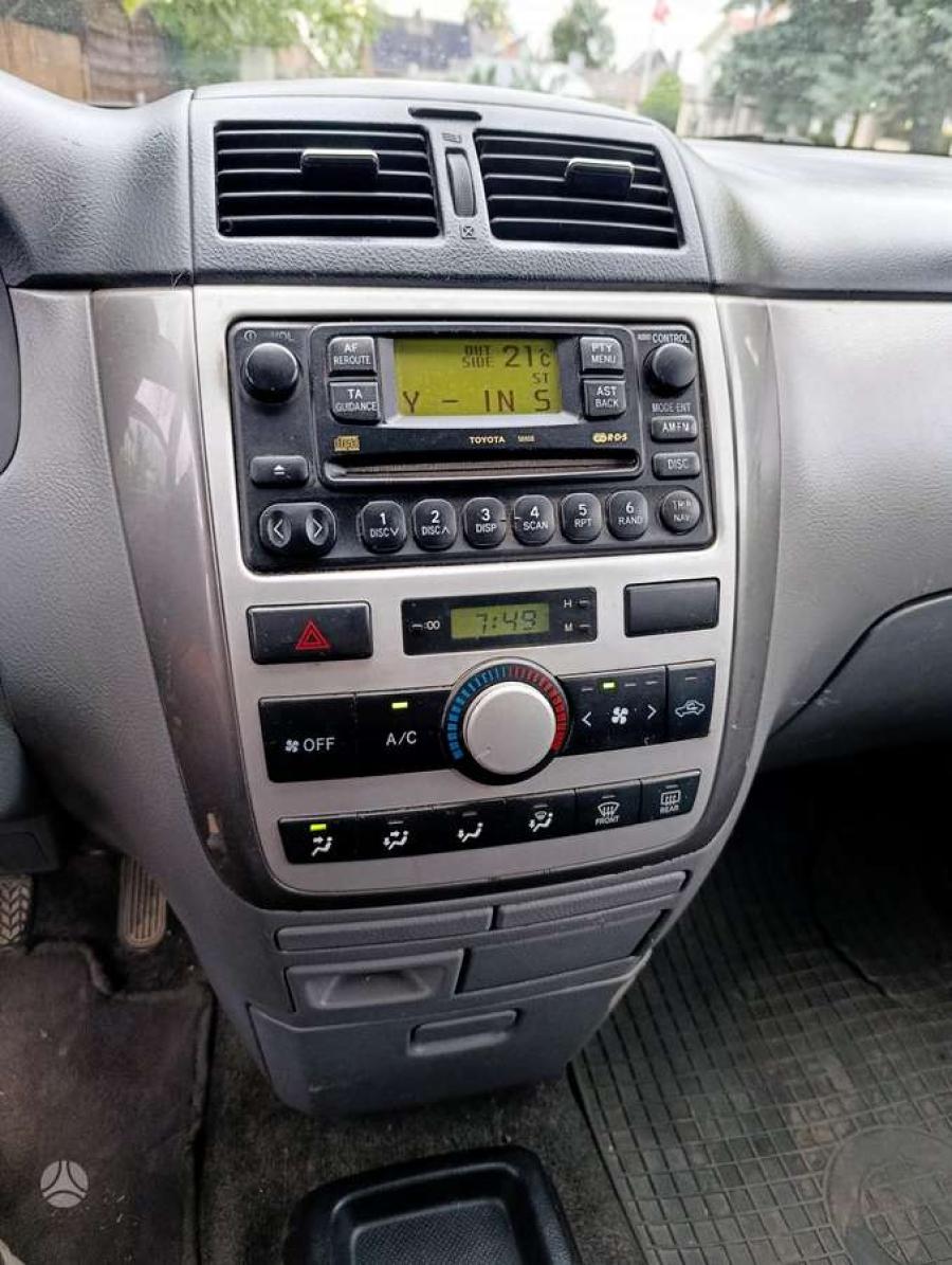Grey Toyota avensis-verso 2002 in Pakruojis, with an engine capacity of 2.00 L and mileage of 345 thousand km for 1750 €, photo 15 on AUTOMOTO.COM.LV