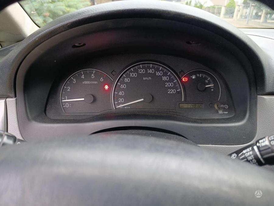 Grey Toyota avensis-verso 2002 in Pakruojis, with an engine capacity of 2.00 L and mileage of 345 thousand km for 1750 €, photo 16 on AUTOMOTO.COM.LV