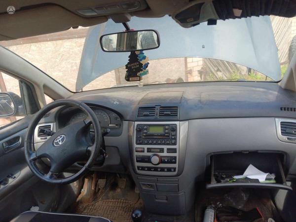 Pelēks Toyota avensis-verso 2002 Druskininkai, ar dzinēja tilpumu 2.00 L un nobraukumu 400 tūkst. km par 450 €, foto 5 vietnē AUTOMOTO.COM.LV