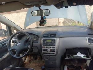 Pelēks Toyota avensis-verso 2002 Druskininkai, ar dzinēja tilpumu 2.00 L un nobraukumu 400 tūkst. km par 450 €, foto 5 vietnē AUTOMOTO.COM.LV