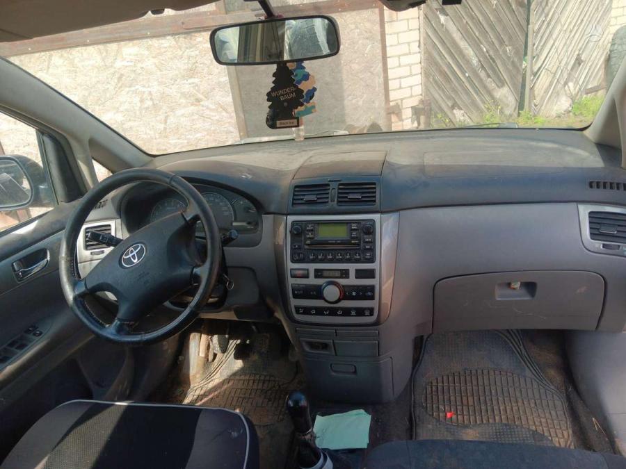 Pelēks Toyota avensis-verso 2002 Druskininkai, ar dzinēja tilpumu 2.00 L un nobraukumu 400 tūkst. km par 450 €, foto 6 vietnē AUTOMOTO.COM.LV