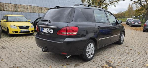 Тойота Авенсис Версо 2002 в Валмиера на AUTOMOTO.COM.LV Серый Тойота Авенсис Версо 2002 в Валмиера, объемом двигателя 2.00 л и пробегом 296 тыс. км за 1450 €, фото 4 на AUTOMOTO.COM.LV