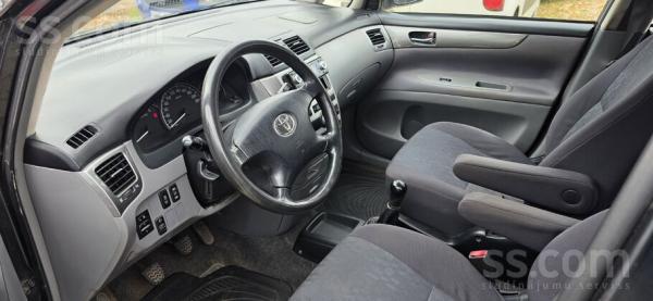 Тойота Авенсис Версо 2002 в Валмиера на AUTOMOTO.COM.LV Серый Тойота Авенсис Версо 2002 в Валмиера, объемом двигателя 2.00 л и пробегом 296 тыс. км за 1450 €, фото 9 на AUTOMOTO.COM.LV