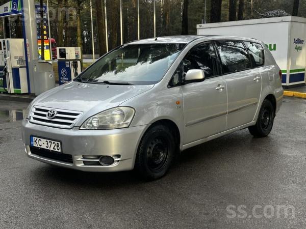 Grey Toyota avensis-verso 2003 in Riga, with an engine capacity of 2.00 L and mileage of 256 thousand km for 1350 €, photo 5 on AUTOMOTO.COM.LV