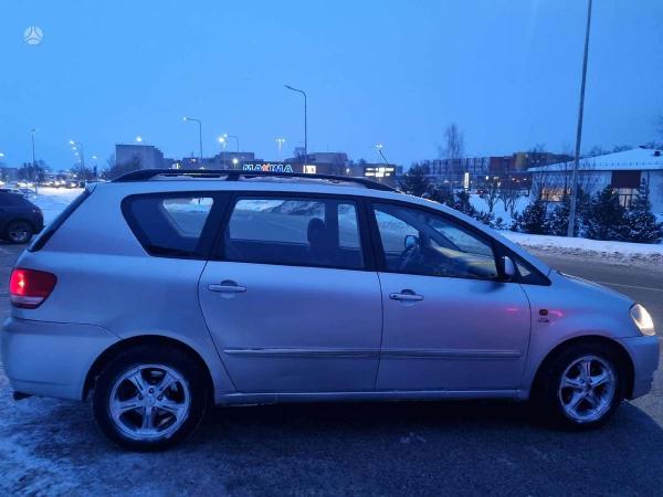 Pelēks Toyota avensis-verso 2003 Ukmergė, ar dzinēja tilpumu 2.00 L un nobraukumu 291 tūkst. km par 1600 €, foto 2 vietnē AUTOMOTO.COM.LV