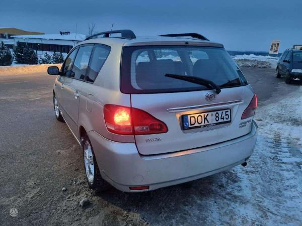 Pelēks Toyota avensis-verso 2003 Ukmergė, ar dzinēja tilpumu 2.00 L un nobraukumu 291 tūkst. km par 1600 €, foto 4 vietnē AUTOMOTO.COM.LV