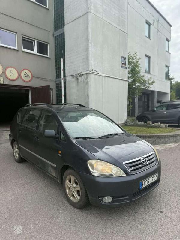 Pelēks Toyota avensis-verso 2003 Viļņa, ar dzinēja tilpumu 2.00 L un nobraukumu 322 tūkst. km par 1050 €, foto 1 vietnē AUTOMOTO.COM.LV