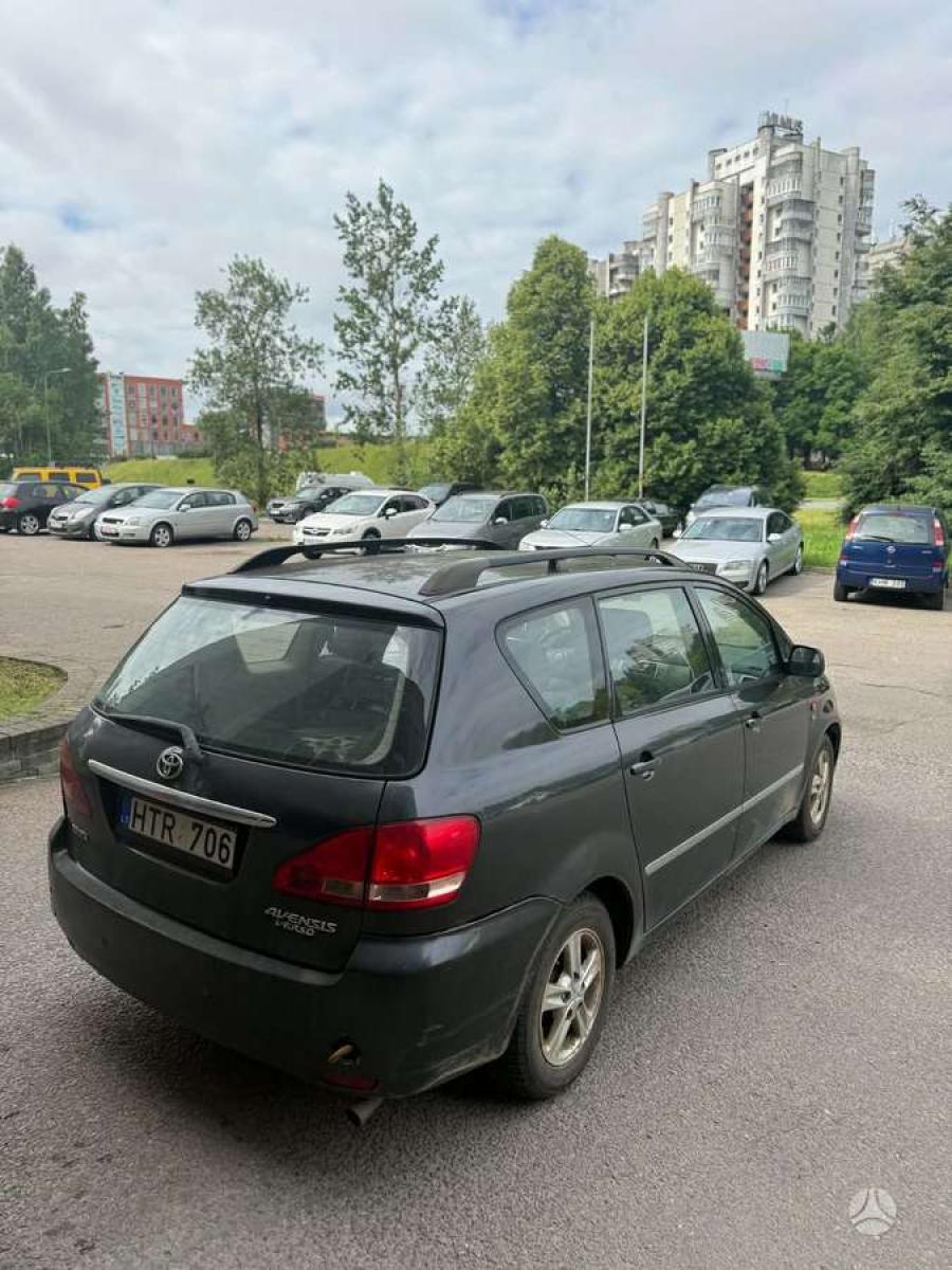 Серый Тойота Авенсис Версо 2003 в Вильнюс, объемом двигателя 2.00 л и пробегом 322 тыс. км за 1050 €, фото 4 на AUTOMOTO.COM.LV