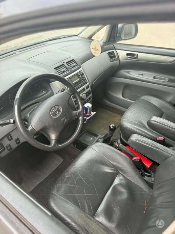 Pelēks Toyota avensis-verso 2003 Viļņa, ar dzinēja tilpumu 2.00 L un nobraukumu 322 tūkst. km par 1050 €, foto 6 vietnē AUTOMOTO.COM.LV