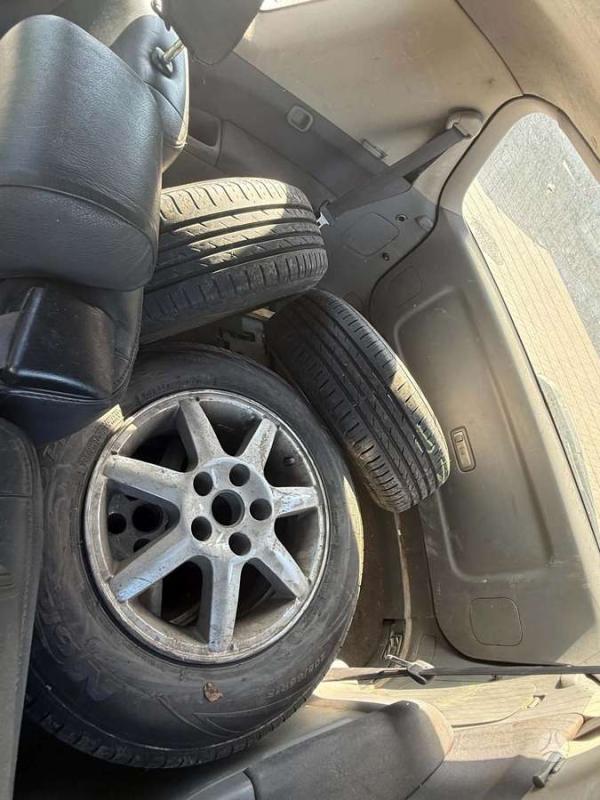 Pelēks Toyota avensis-verso 2003 Viļņa, ar dzinēja tilpumu 2.00 L un nobraukumu 322 tūkst. km par 1050 €, foto 9 vietnē AUTOMOTO.COM.LV