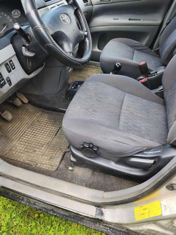 Pelēks Toyota avensis-verso 2003 Akmenė, ar dzinēja tilpumu 2.00 L un nobraukumu 388 tūkst. km par 1500 €, foto 2 vietnē AUTOMOTO.COM.LV