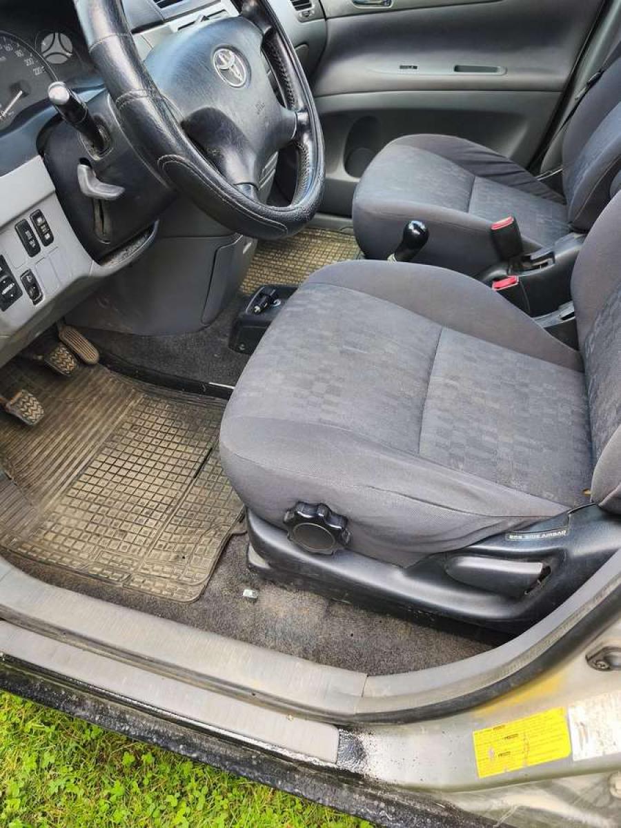 Pelēks Toyota avensis-verso 2003 Akmenė, ar dzinēja tilpumu 2.00 L un nobraukumu 388 tūkst. km par 1500 €, foto 3 vietnē AUTOMOTO.COM.LV