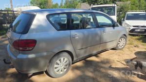 Pelēks Toyota avensis-verso 2003 Jēkabpils, ar dzinēja tilpumu 2.00 L un nobraukumu 379 tūkst. km par 500 €, foto 3 vietnē AUTOMOTO.COM.LV