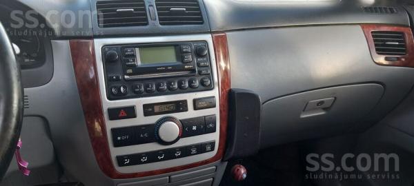 Grey Toyota avensis-verso 2003 in Valka, with an engine capacity of 2.00 L and mileage of 383 thousand km for 590 €, photo 9 on AUTOMOTO.COM.LV
