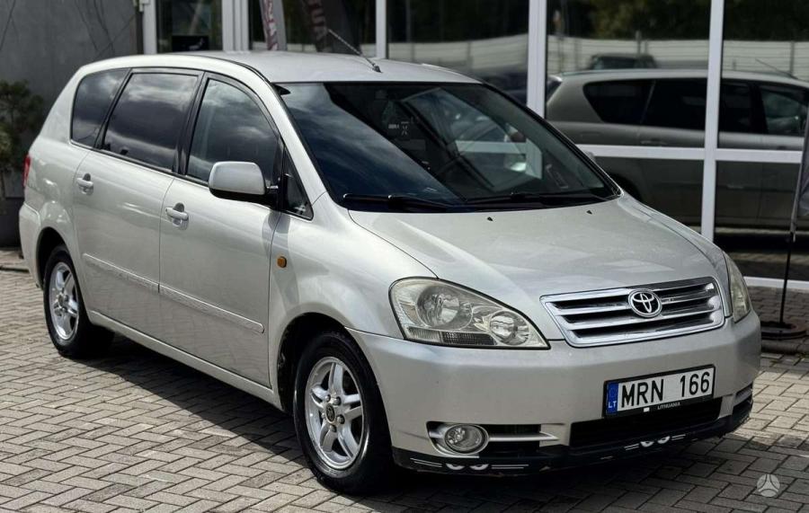 Pelēks Toyota avensis-verso 2003 Radviliškis, ar dzinēja tilpumu 2.00 L un nobraukumu 391 tūkst. km par 1250 €, foto 5 vietnē AUTOMOTO.COM.LV