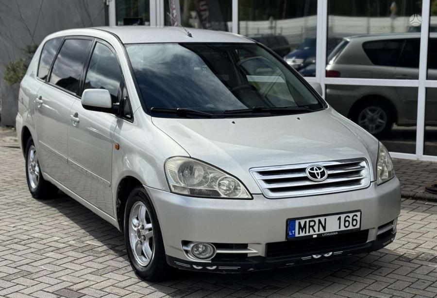 Pelēks Toyota avensis-verso 2003 Radviliškis, ar dzinēja tilpumu 2.00 L un nobraukumu 391 tūkst. km par 1250 €, foto 7 vietnē AUTOMOTO.COM.LV