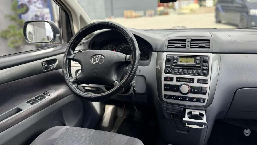 Pelēks Toyota avensis-verso 2003 Radviliškis, ar dzinēja tilpumu 2.00 L un nobraukumu 391 tūkst. km par 1250 €, foto 12 vietnē AUTOMOTO.COM.LV