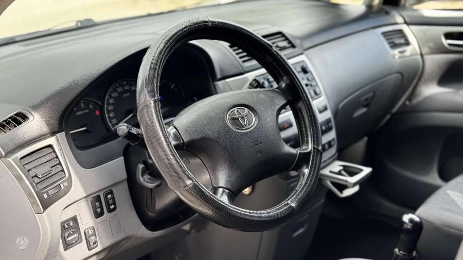 Pelēks Toyota avensis-verso 2003 Radviliškis, ar dzinēja tilpumu 2.00 L un nobraukumu 391 tūkst. km par 1250 €, foto 13 vietnē AUTOMOTO.COM.LV