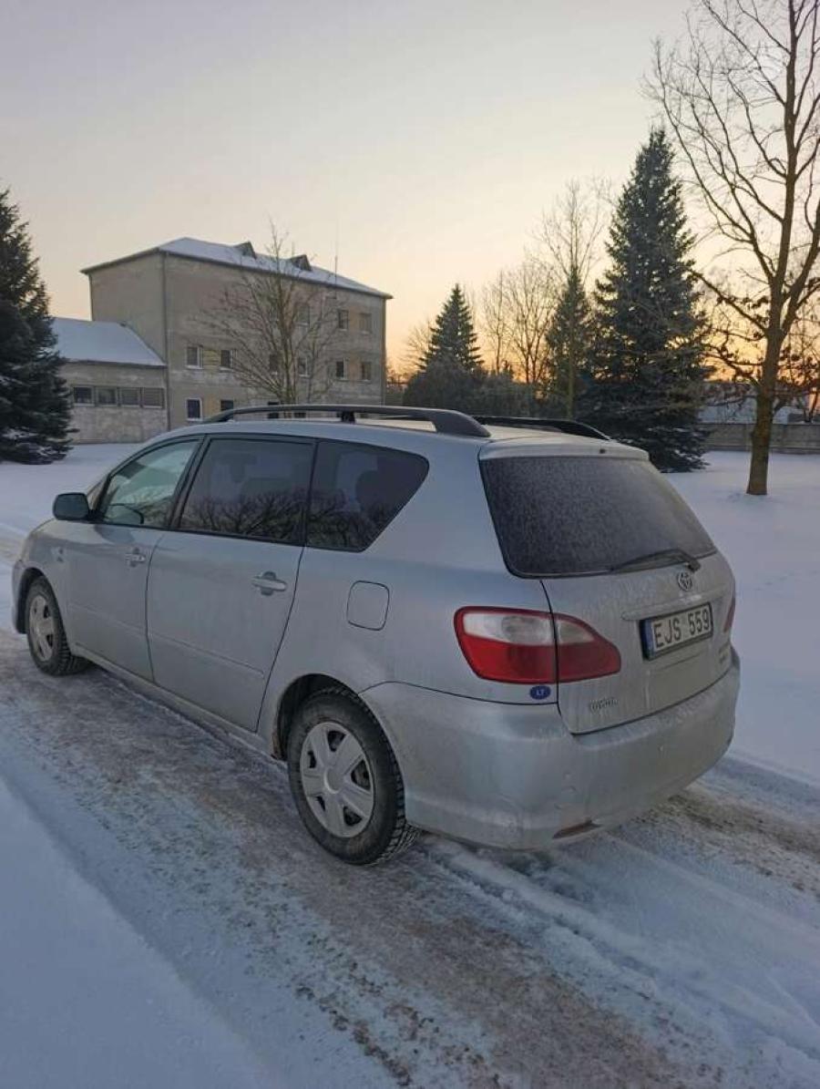 Pelēks Toyota avensis-verso 2004 Pakruojis, ar dzinēja tilpumu 2.00 L un nobraukumu 242 tūkst. km par 1550 €, foto 7 vietnē AUTOMOTO.COM.LV