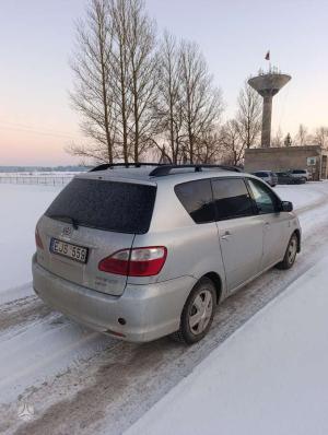 Pelēks Toyota avensis-verso 2004 Pakruojis, ar dzinēja tilpumu 2.00 L un nobraukumu 242 tūkst. km par 1550 €, foto 9 vietnē AUTOMOTO.COM.LV