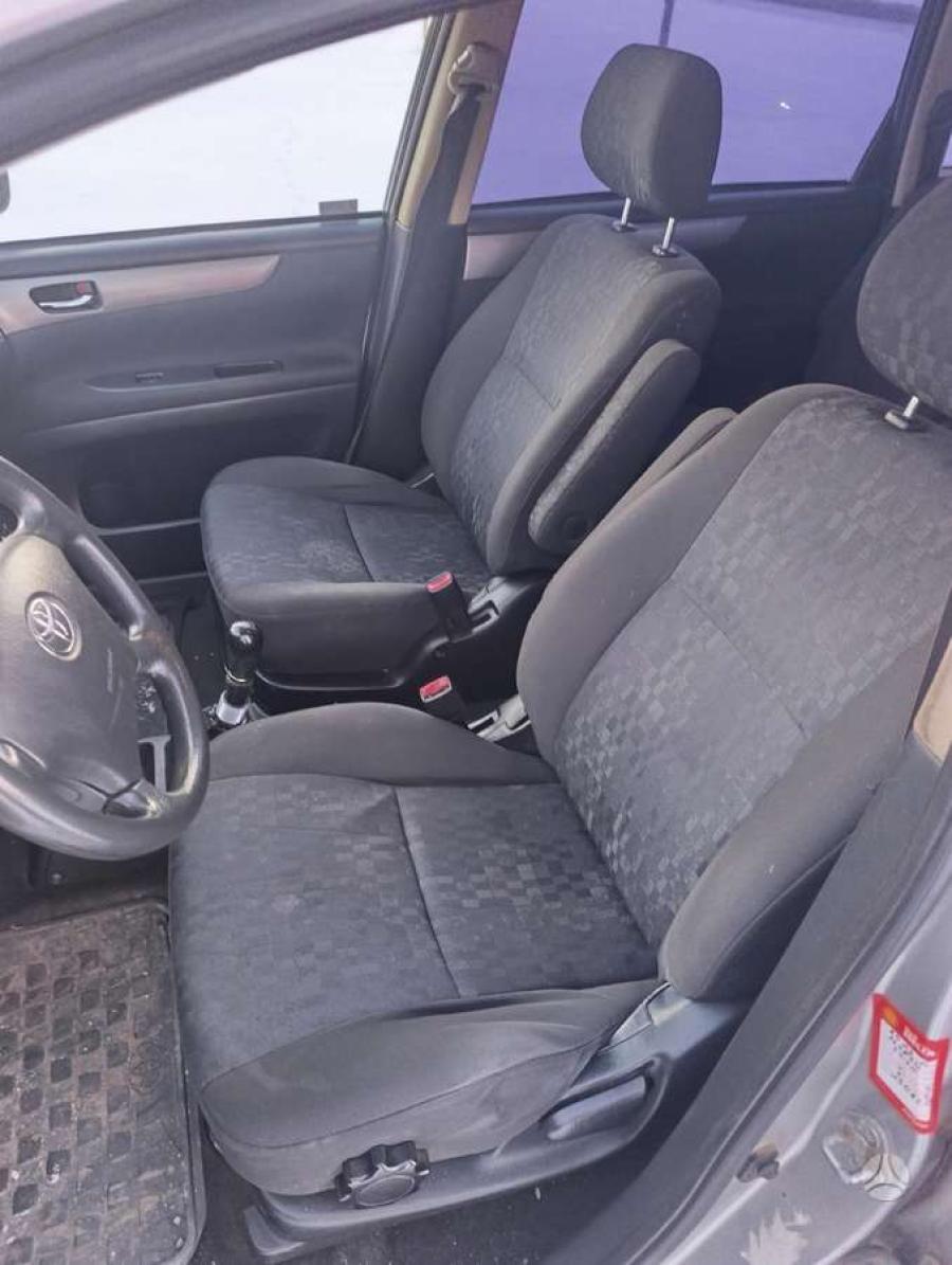 Pelēks Toyota avensis-verso 2004 Pakruojis, ar dzinēja tilpumu 2.00 L un nobraukumu 242 tūkst. km par 1550 €, foto 16 vietnē AUTOMOTO.COM.LV
