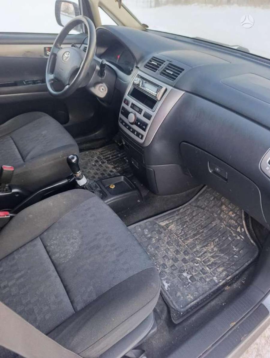 Pelēks Toyota avensis-verso 2004 Pakruojis, ar dzinēja tilpumu 2.00 L un nobraukumu 242 tūkst. km par 1550 €, foto 19 vietnē AUTOMOTO.COM.LV