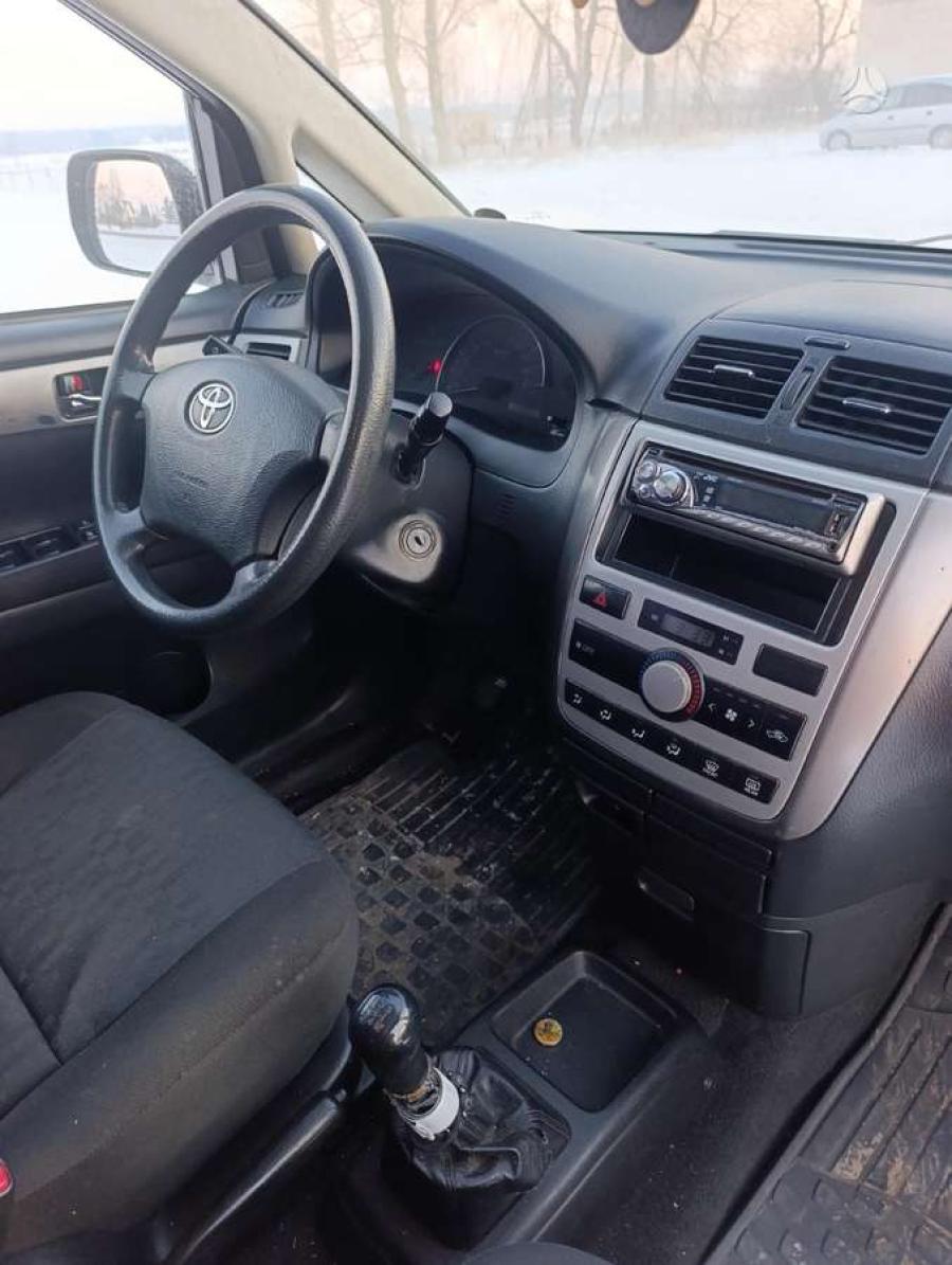 Pelēks Toyota avensis-verso 2004 Pakruojis, ar dzinēja tilpumu 2.00 L un nobraukumu 242 tūkst. km par 1550 €, foto 22 vietnē AUTOMOTO.COM.LV
