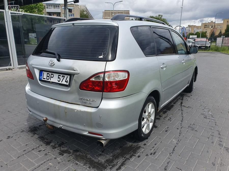 Серый Тойота Авенсис Версо 2004 в Каунас, объемом двигателя 2.00 л и пробегом 350 тыс. км за 1100 €, фото 5 на AUTOMOTO.COM.LV