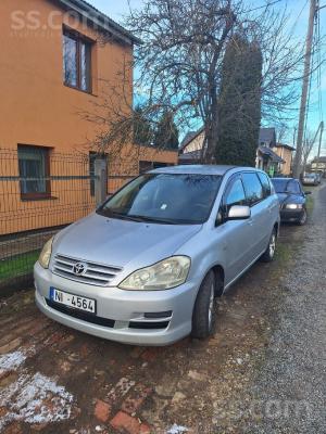 Grey Toyota avensis-verso 2004 in Riga, with an engine capacity of 2.00 L and mileage of 411 thousand km for 1600 €, photo 1 on AUTOMOTO.COM.LV