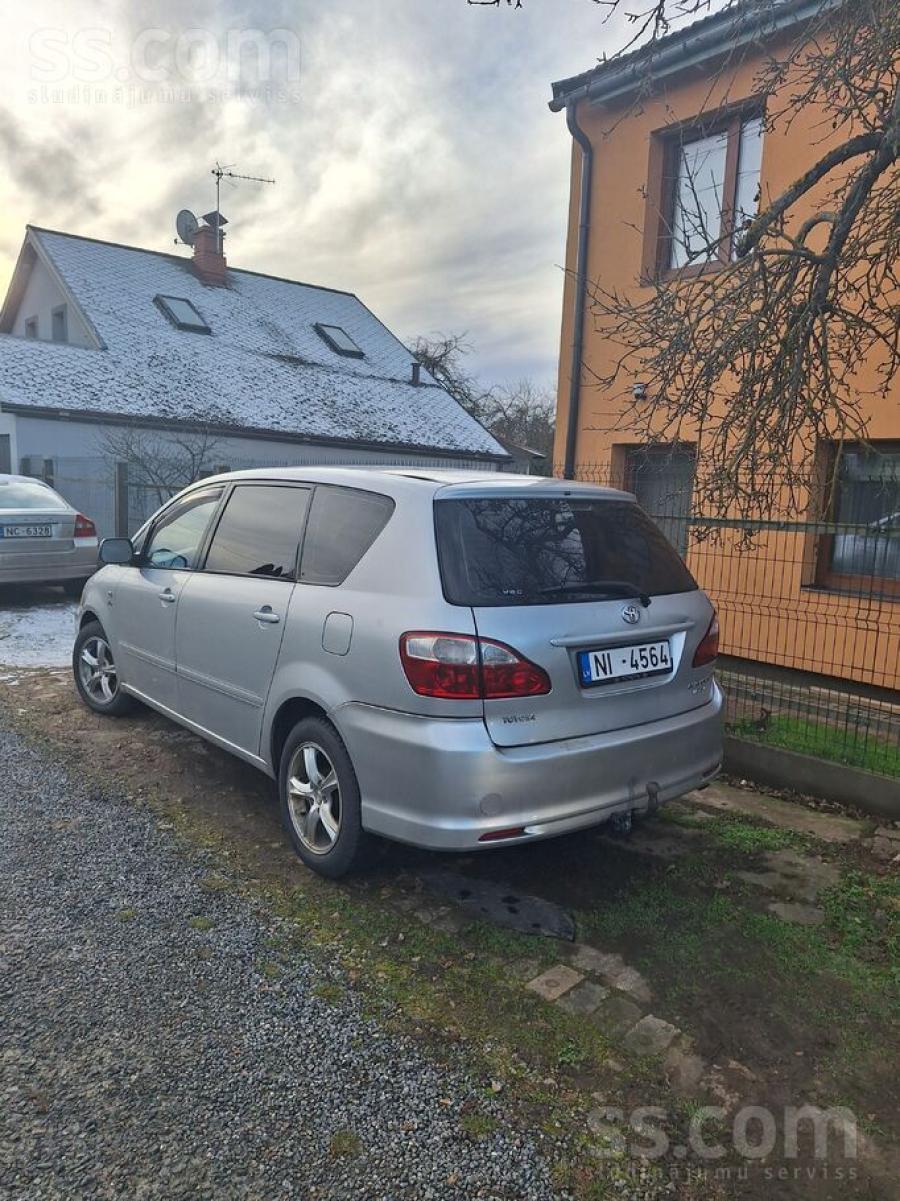 Grey Toyota avensis-verso 2004 in Riga, with an engine capacity of 2.00 L and mileage of 411 thousand km for 1600 €, photo 4 on AUTOMOTO.COM.LV