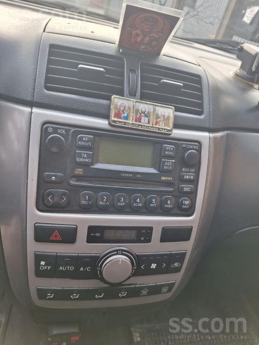 Grey Toyota avensis-verso 2004 in Riga, with an engine capacity of 2.00 L and mileage of 411 thousand km for 1600 €, photo 8 on AUTOMOTO.COM.LV