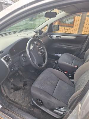 Grey Toyota avensis-verso 2004 in Riga, with an engine capacity of 2.00 L and mileage of 411 thousand km for 1600 €, photo 10 on AUTOMOTO.COM.LV