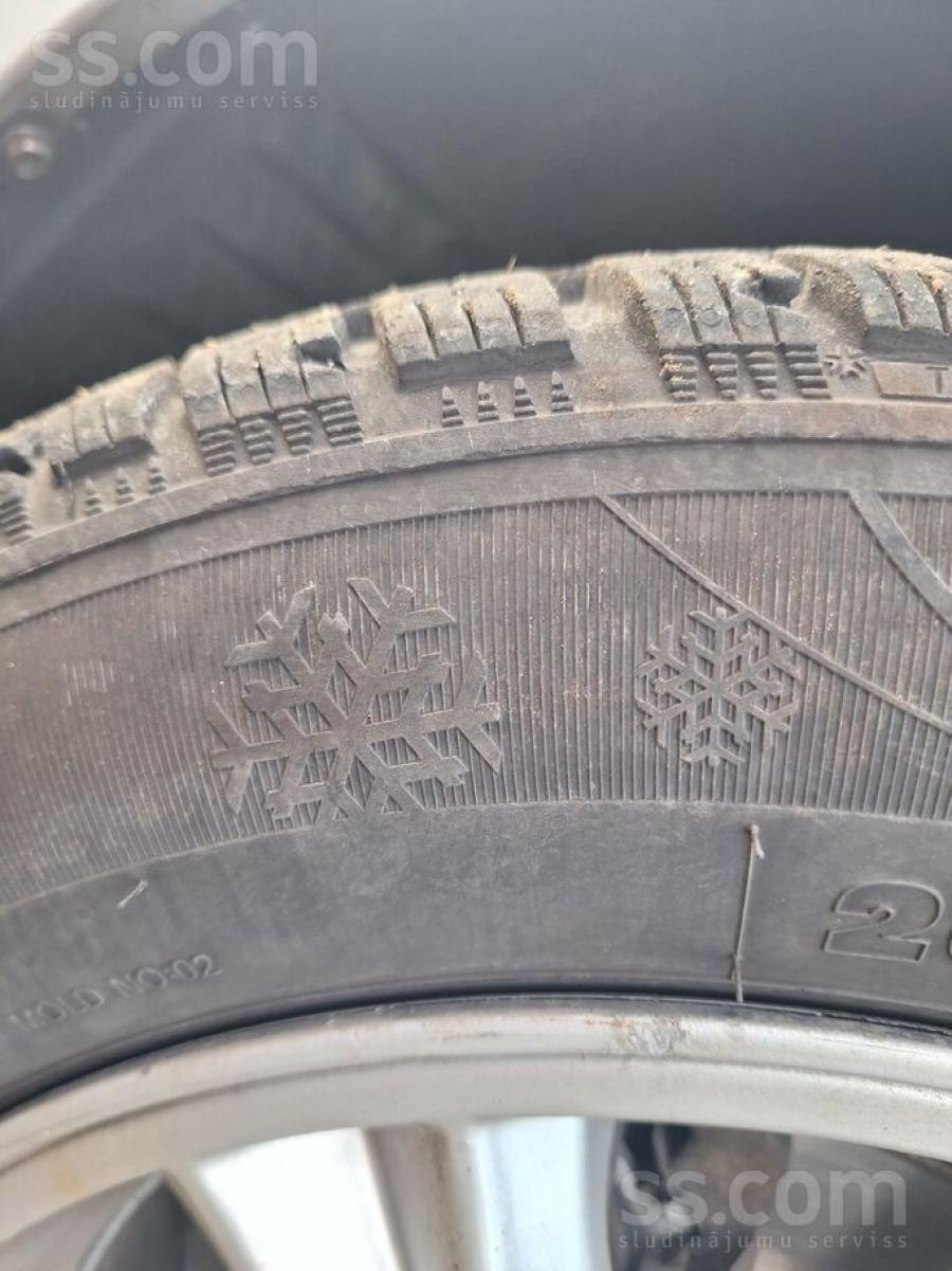 Grey Toyota avensis-verso 2004 in Riga, with an engine capacity of 2.00 L and mileage of 411 thousand km for 1600 €, photo 11 on AUTOMOTO.COM.LV