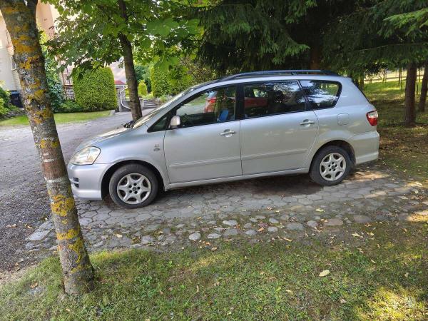 Серый Тойота Авенсис Версо 2004 в Вильнюс, объемом двигателя 2.00 л и пробегом 363 тыс. км за 1400 €, фото 1 на AUTOMOTO.COM.LV