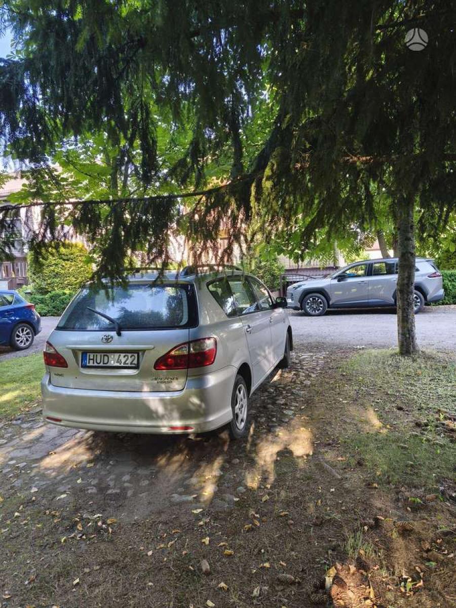 Pelēks Toyota avensis-verso 2004 Viļņa, ar dzinēja tilpumu 2.00 L un nobraukumu 363 tūkst. km par 1400 €, foto 3 vietnē AUTOMOTO.COM.LV
