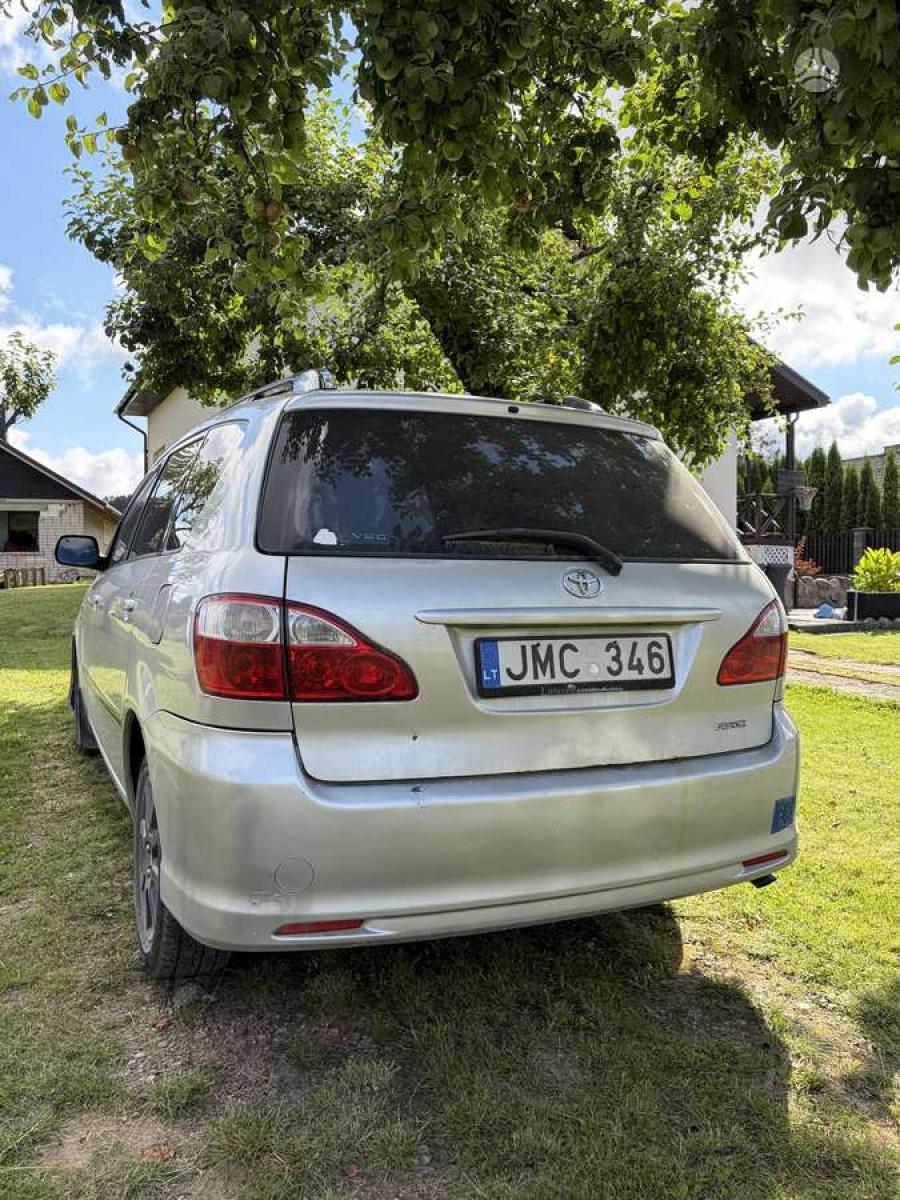 Grey Toyota avensis-verso 2004 in Alytus, with an engine capacity of 2.00 L and mileage of 345 thousand km for 1100 €, photo 3 on AUTOMOTO.COM.LV