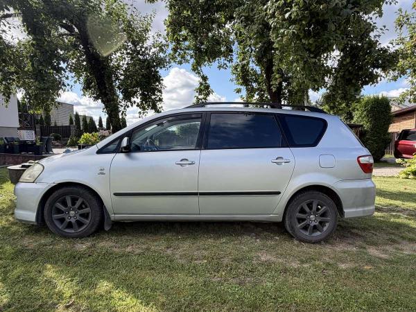 Grey Toyota avensis-verso 2004 in Alytus, with an engine capacity of 2.00 L and mileage of 345 thousand km for 1100 €, photo 3 on AUTOMOTO.COM.LV