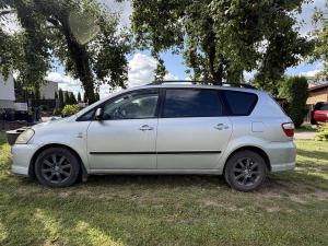 Grey Toyota avensis-verso 2004 in Alytus, with an engine capacity of 2.00 L and mileage of 345 thousand km for 1100 €, photo 4 on AUTOMOTO.COM.LV