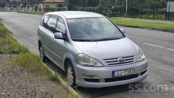 Серый Тойота Авенсис Версо 2004 в Рига, объемом двигателя 2.00 л и пробегом 360 тыс. км за 1700 €, фото 3 на AUTOMOTO.COM.LV