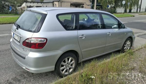 Серый Тойота Авенсис Версо 2004 в Рига, объемом двигателя 2.00 л и пробегом 360 тыс. км за 1700 €, фото 4 на AUTOMOTO.COM.LV